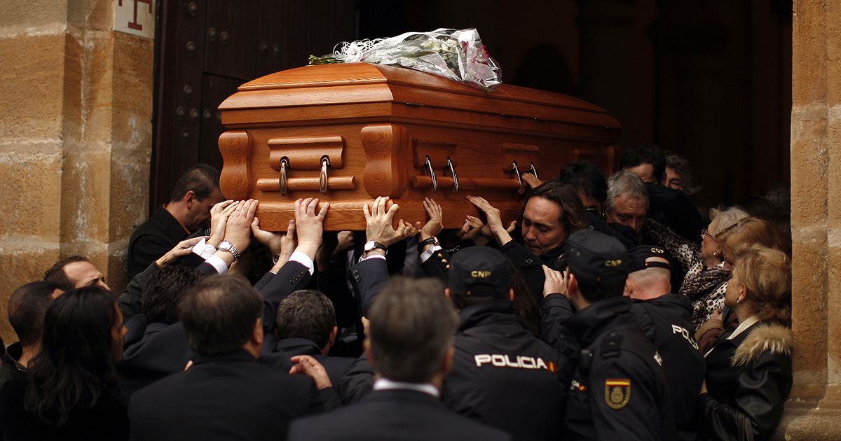 Hundreds attend funeral of Spanish guitarist Paco de Lucia | euronews ... Hundreds attend funeral of Spanish guitarist Paco de Lucia | euronews ...