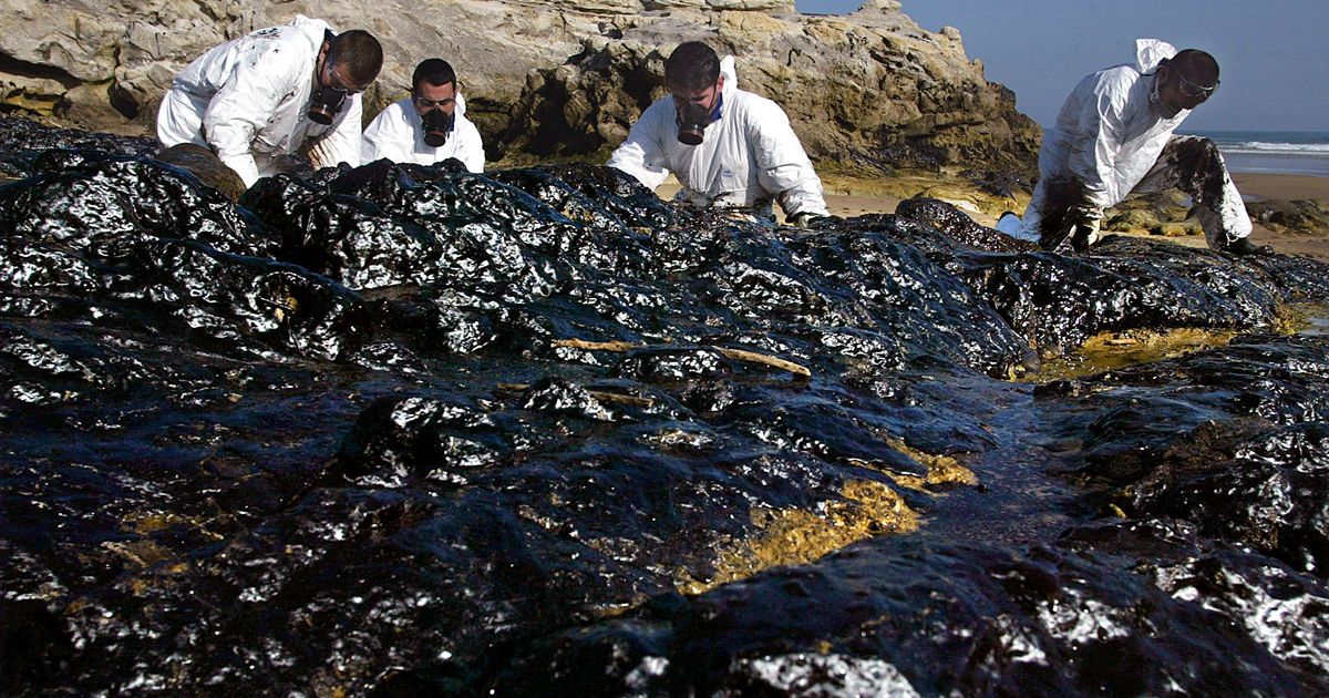 Spain: Prestige oil spill disaster trial begins | euronews, world news