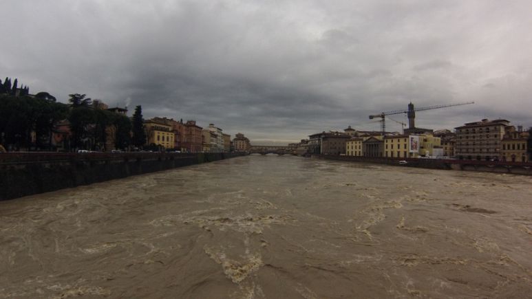 Italy: Severe floods in Pisa and Florence | Euronews