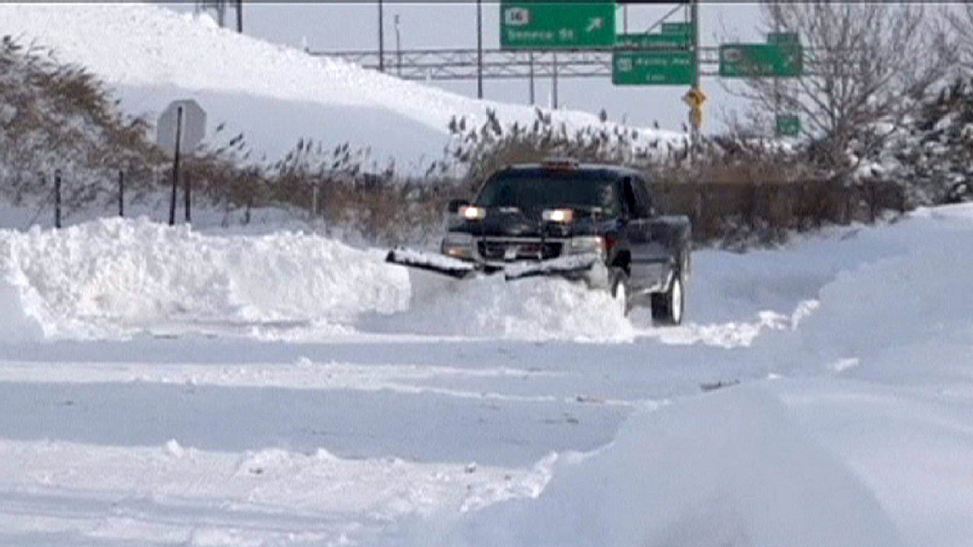 Video. State of emergency in New York state after freak snowstorm ...