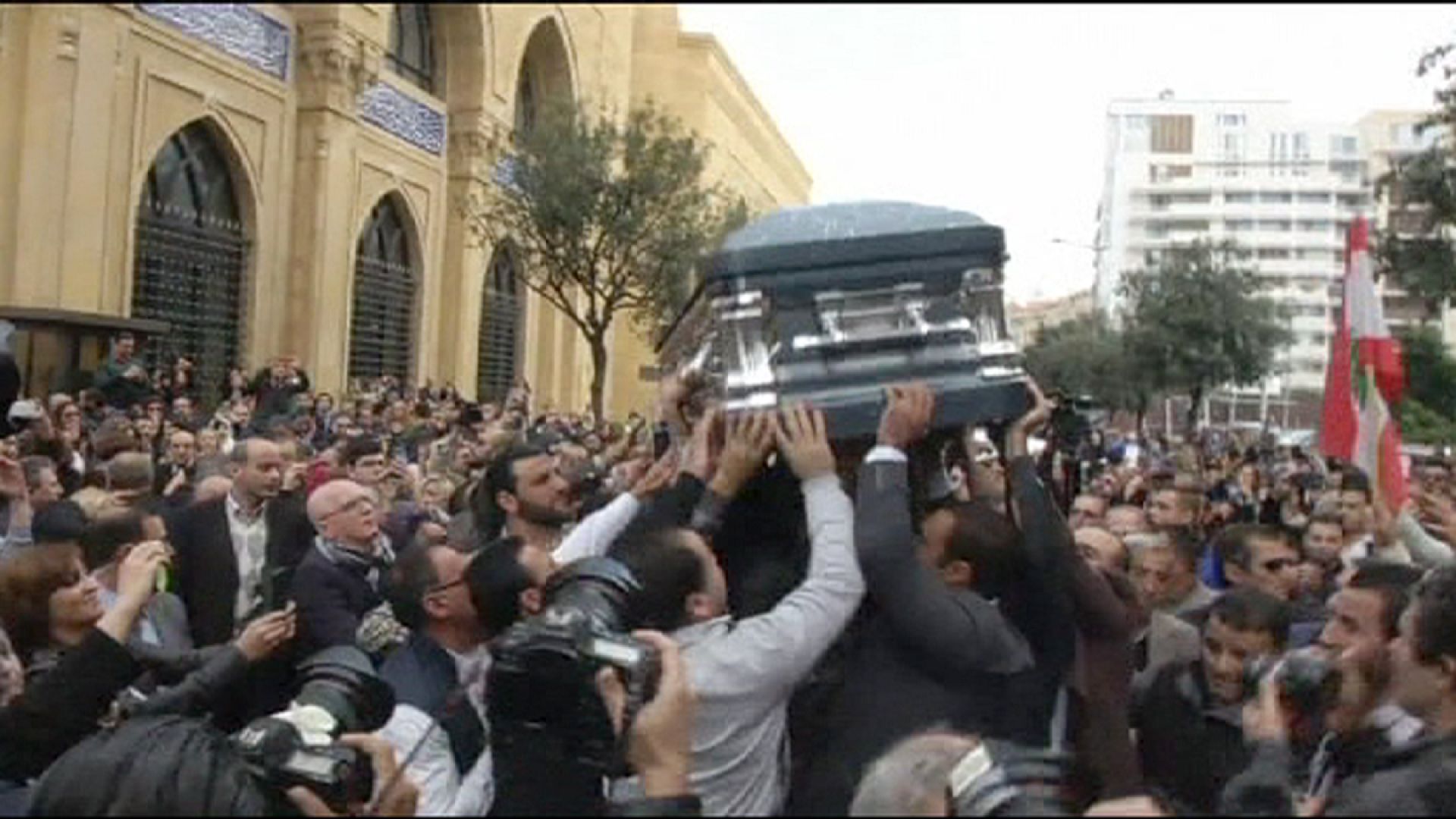 Hundreds attend funeral for Lebanese entertainer Sabah in Beirut | Euronews