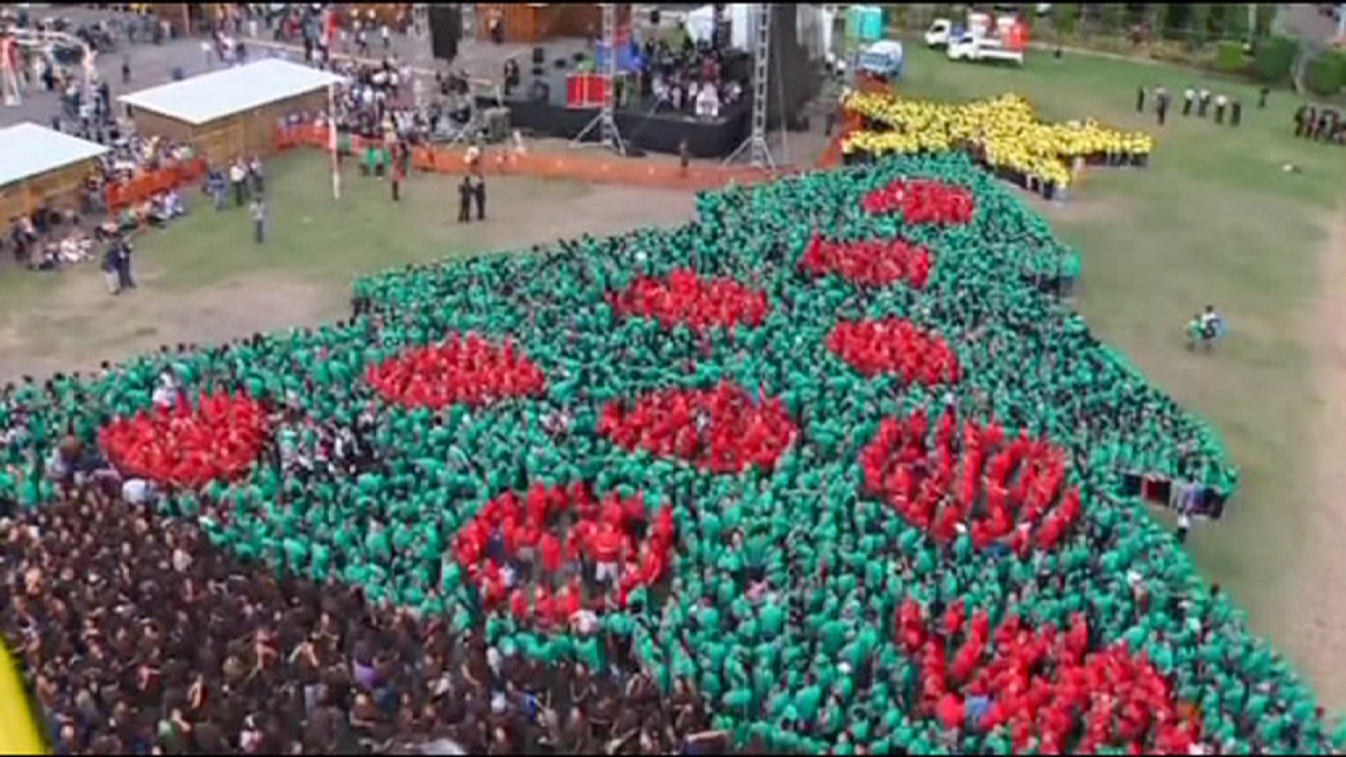 Video. Honduras sets new world record for largest human Christmas tree ...
