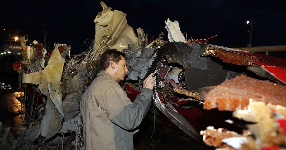 Divers Finally Locate Black boxes in Air Asia Crash