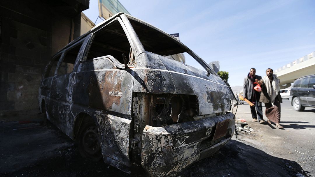 Yemen sinks deeper into chaos as Shi'ite Hoothi rebels seize ...