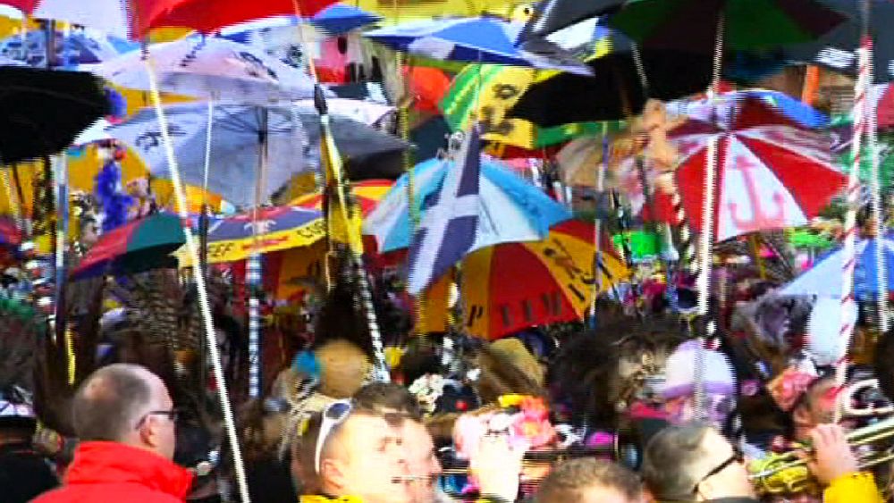 VIDEO : Thousands fishing for fun at Dunkerque's colourful carnival ...