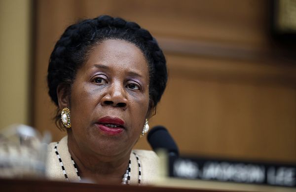 Rep. Jackson Lee suspects United incident had racial tinge | Euronews