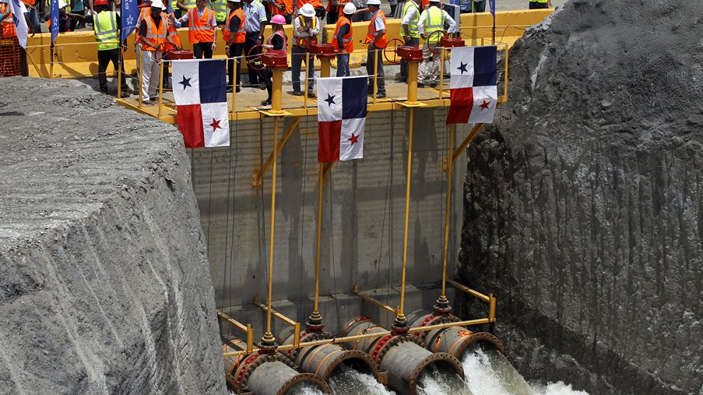 Engineers flood newly-expanded Panama Canal section | Euronews