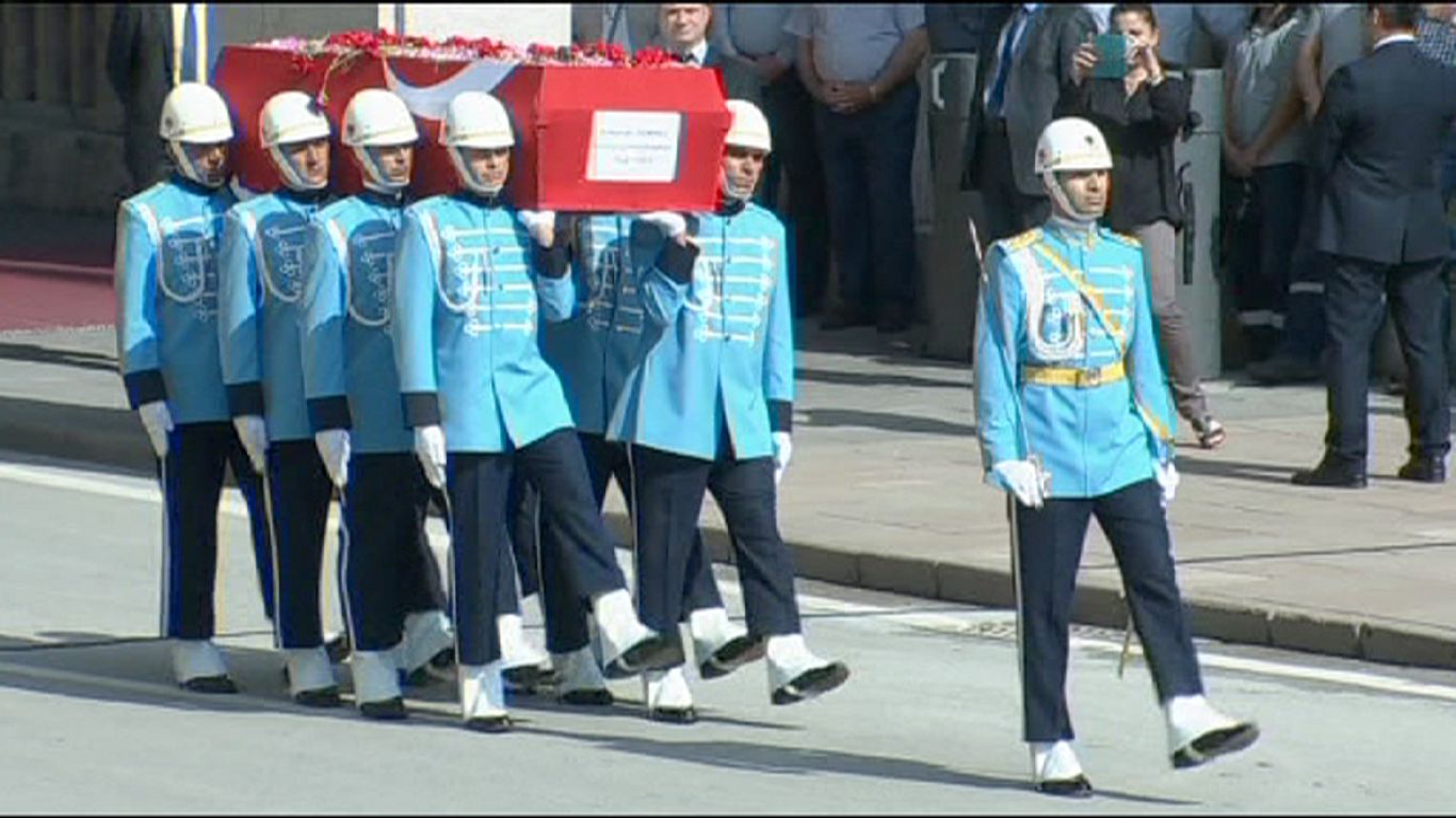 Video. Turchia: ad Ankara i funerali dll'ex presidente Demirel | Euronews