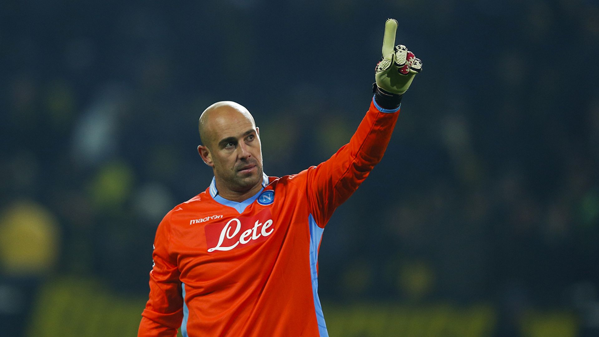 Video. Goalkeeper Reina returns to Napoli | Euronews