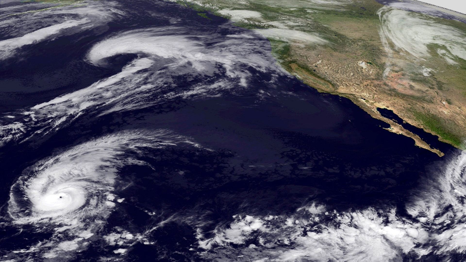 'Colossal' hurricane barrels towards Mexico's Pacific coast | Euronews