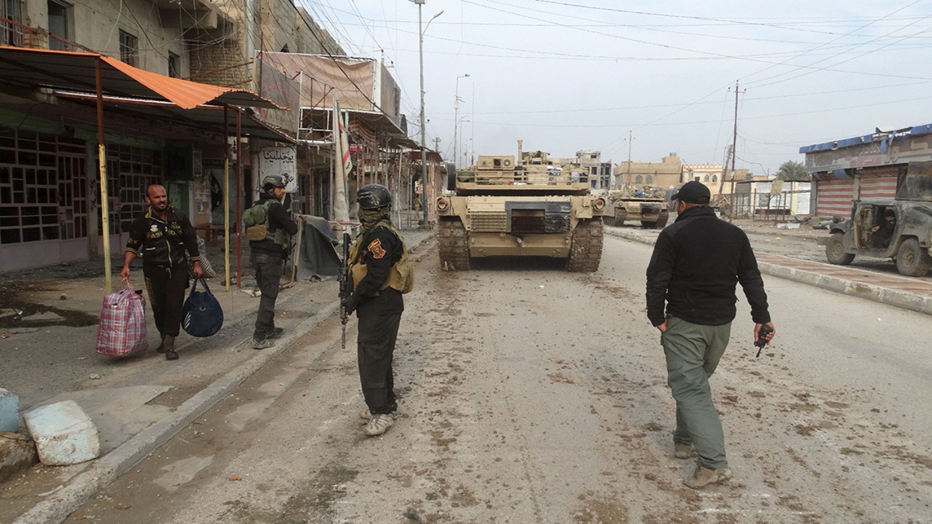 ISIL forces civilians to act as human shields as the battle for Ramadi ...