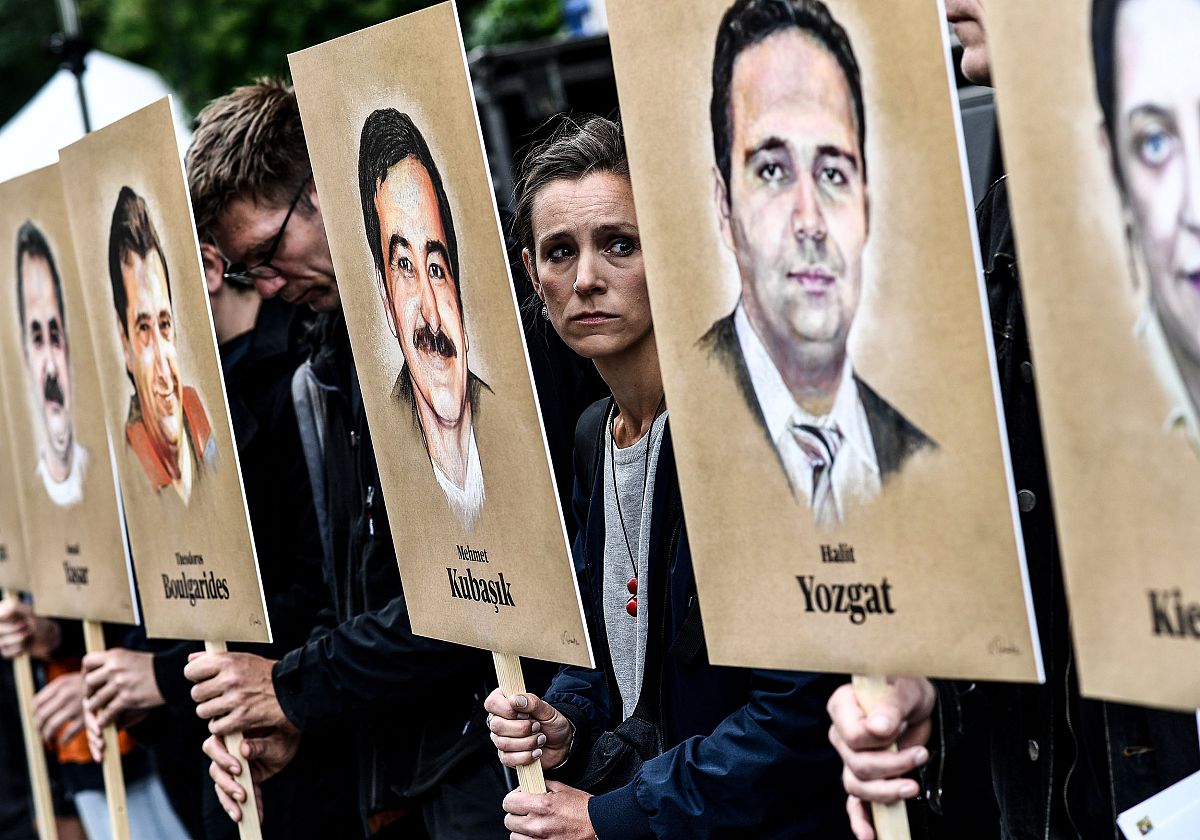 Germany's 'Nazi bride' gets life sentence for 10 far-right killings ...