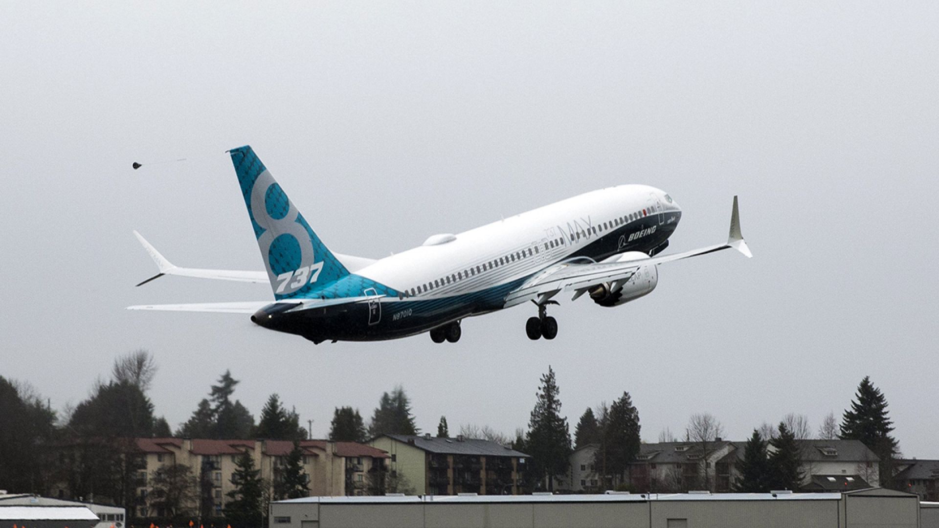 Boeing's new 737 MAX jet takes off on first flight | Euronews
