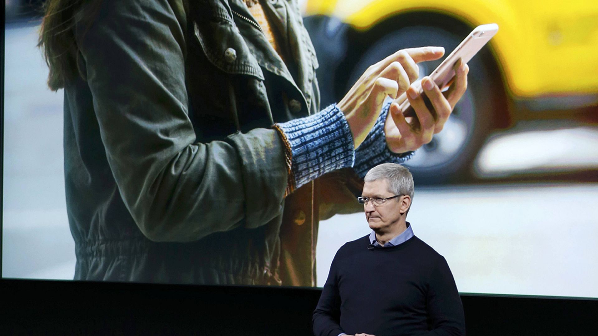 Bigger not always better? Apple unveils smaller iPhone and iPad | Euronews