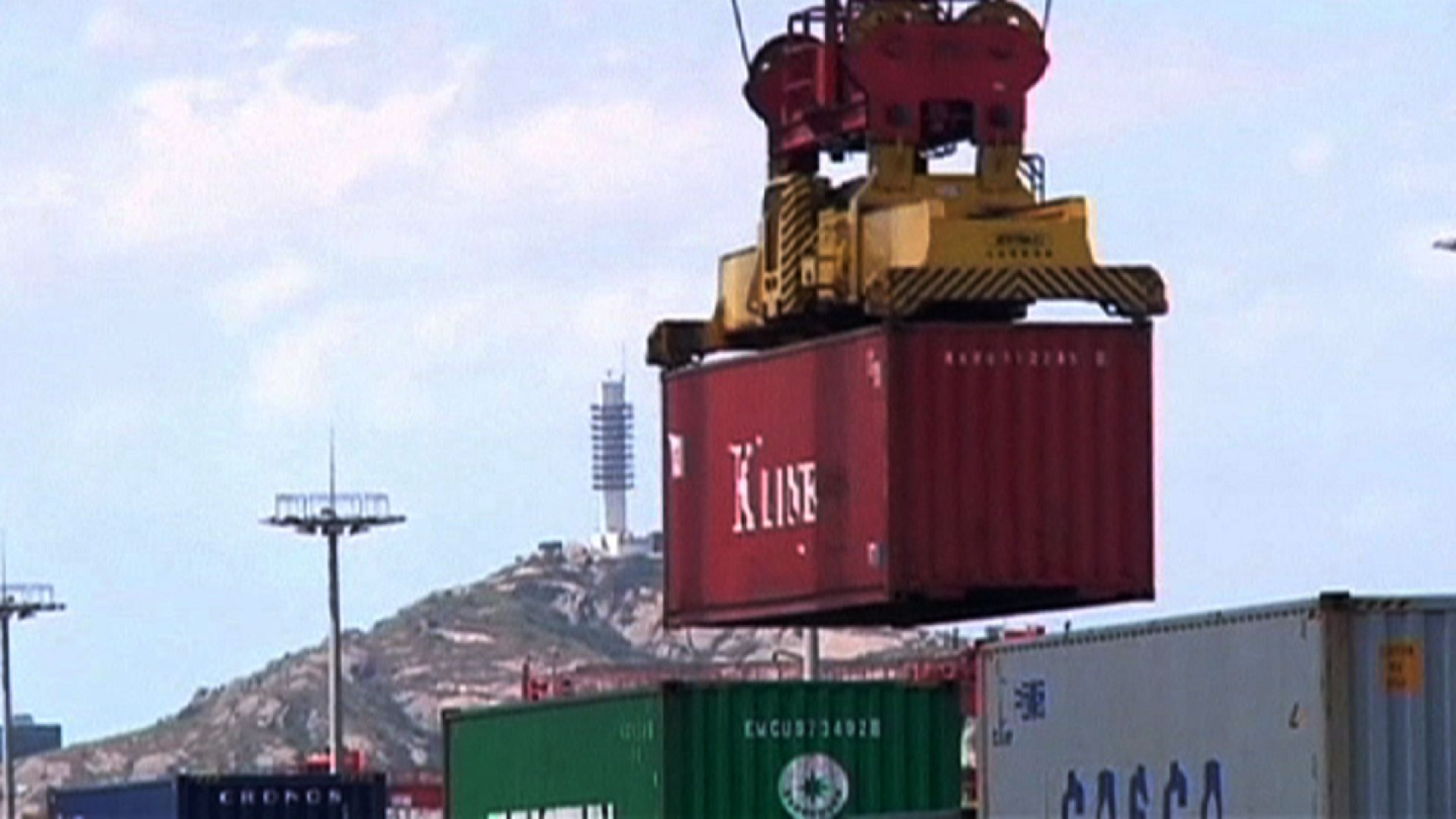 China's April exports & imports fall cooling recovery hopes | Euronews China's April exports & imports fall cooling recovery hopes | Euronews