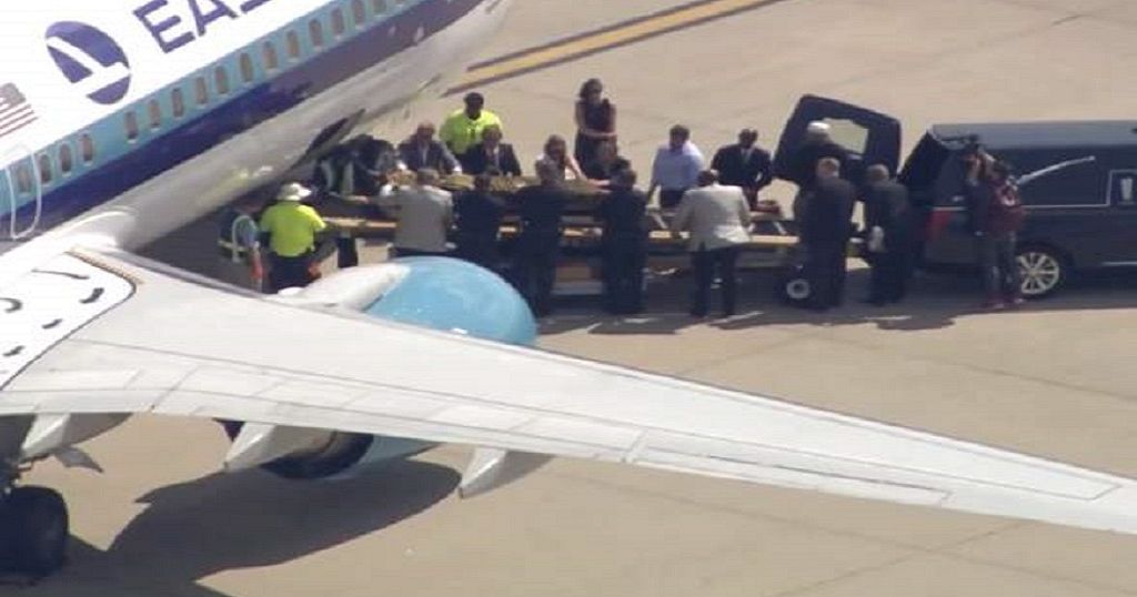 Muhammad Ali's coffin arrives in Louisville | Africanews