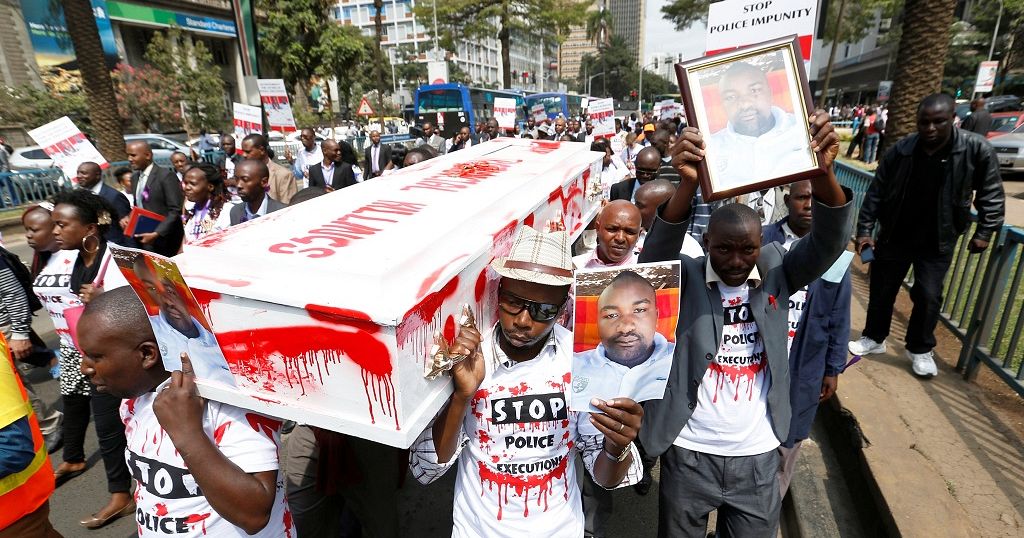 Angry Kenyan protesters burn down crime scene of police murders ...