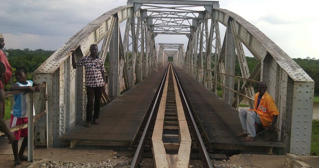 Key rail bridge linking Ivory Coast-Burkina Faso collapse | Africanews
