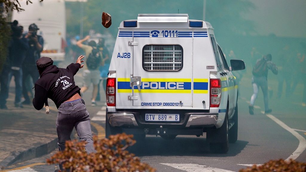 Criminals have infiltrated 'Fees Must Fall' protests – SA police ...