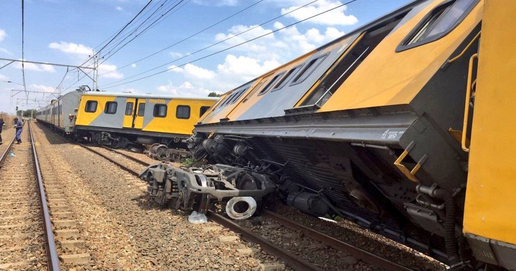 South Africa train collision: One dead, 122 injured | Africanews