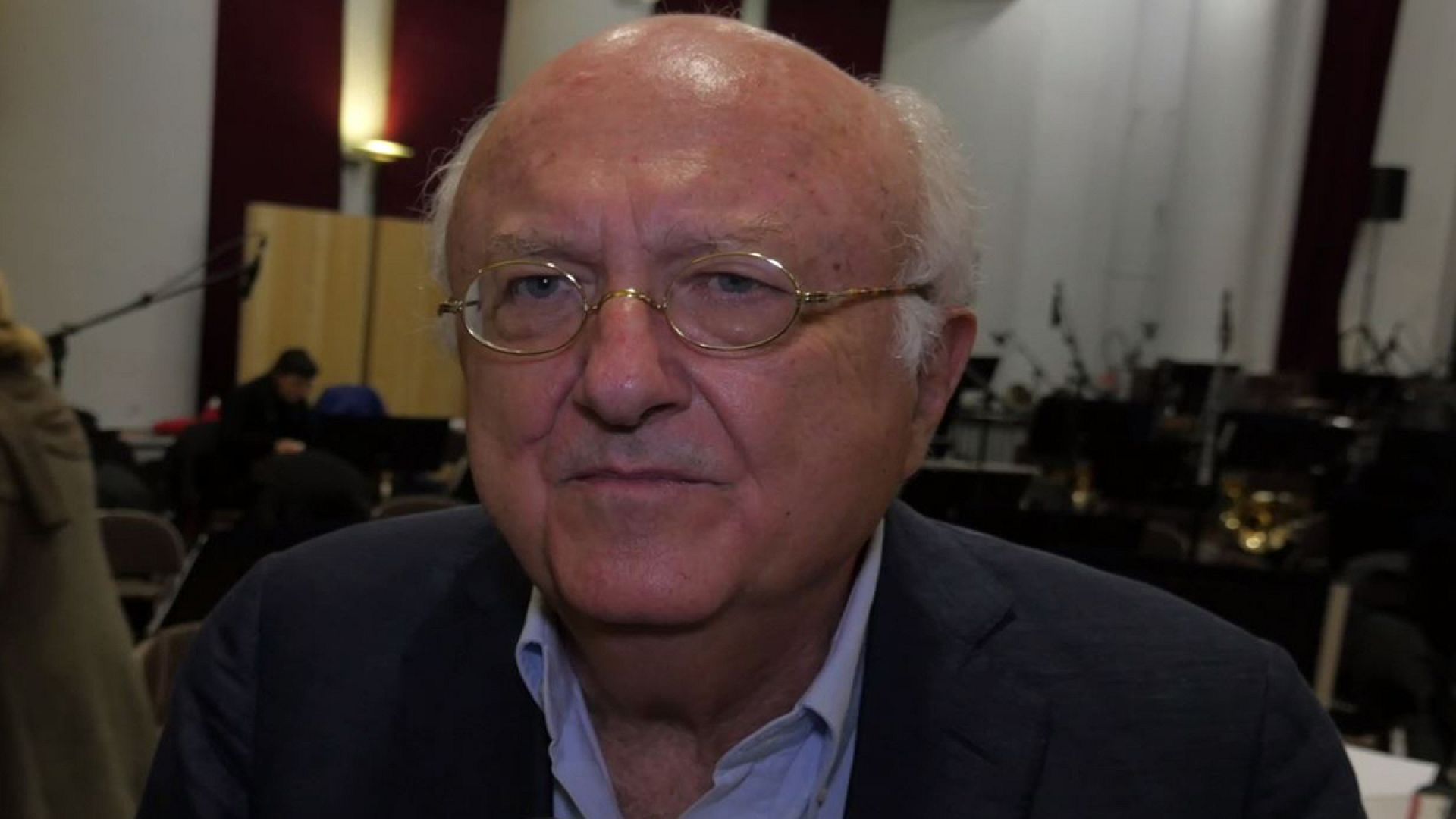 Too hot to Handel: Conductor Cosma clocks up musical milestone | Euronews