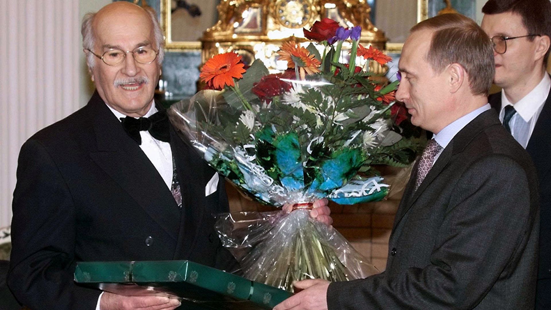 World's "oldest working actor" dies in Moscow aged 101 | Euronews