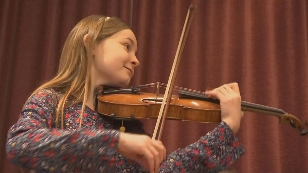 Alma Deutscher celebrated composer, musician and writer at the age of ...