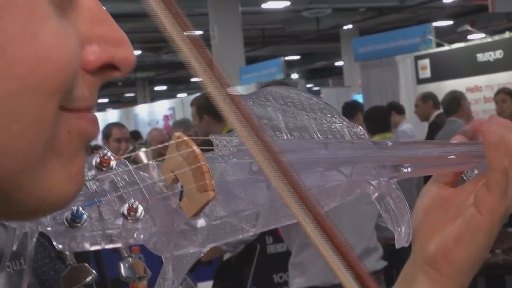 Reaching new notes on the 3Dvarius - a 3D plastic violin | Euronews