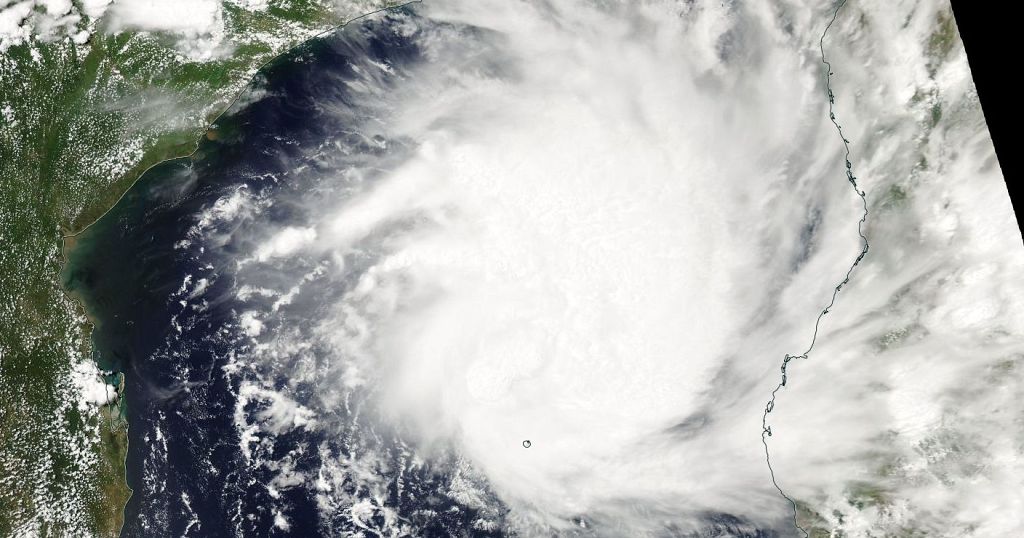 Cyclone Dineo ravages Mozambique | Africanews