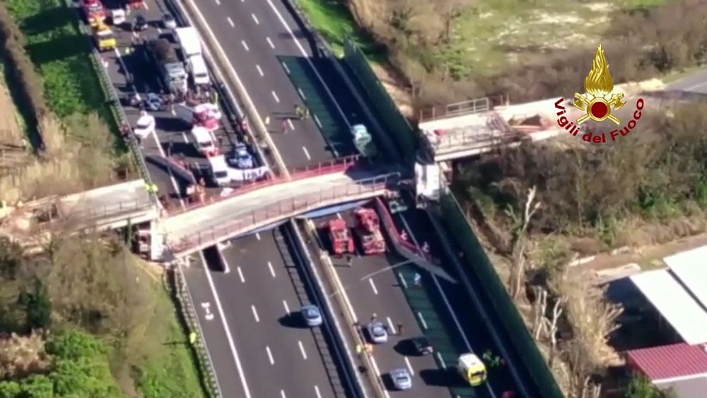 Bridge collapses onto motorway in Italy killing two | Euronews