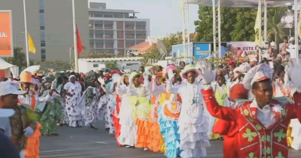 Angolans celebrate annual carnival despite financial crisis | Africanews