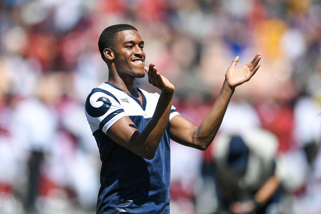 Meet the first 2 male cheerleaders to perform at the Super Bowl | Euronews