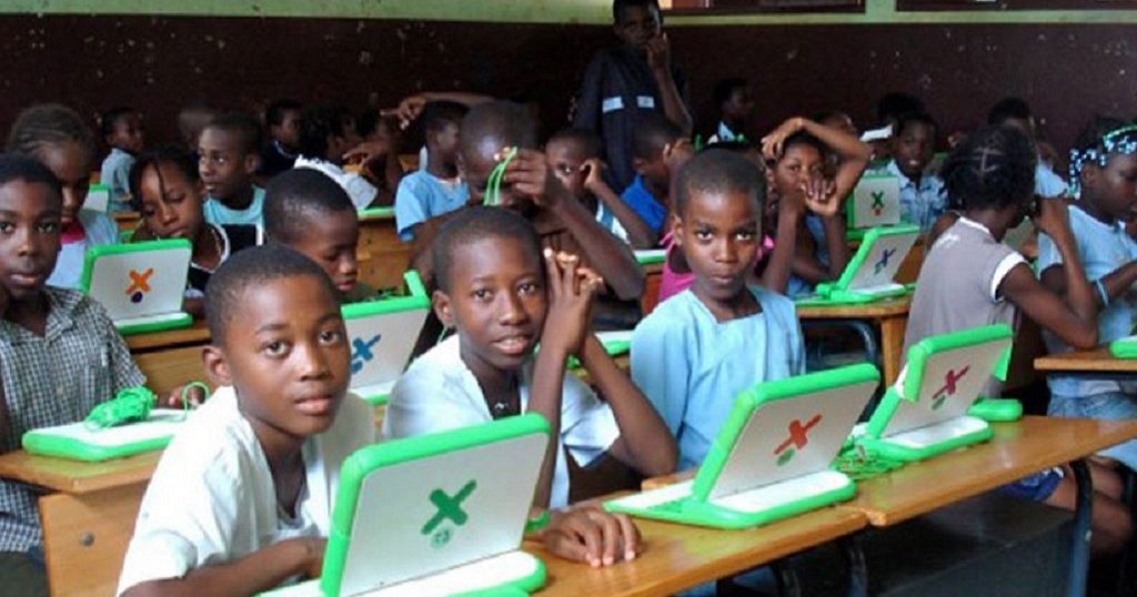 Rwanda to build 500 smart classrooms nationwide by end of 2017 | Africanews