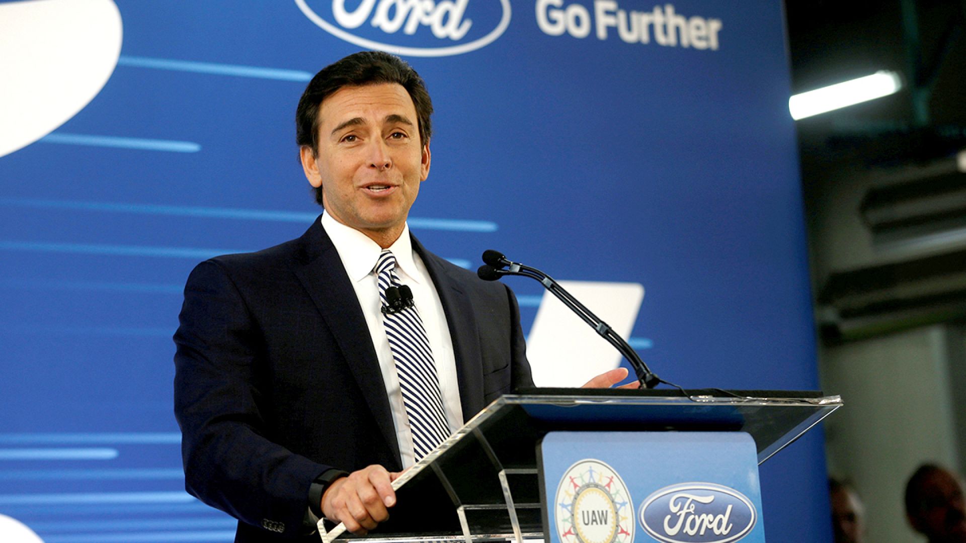 Ford changes gear, ousts CEO | Euronews