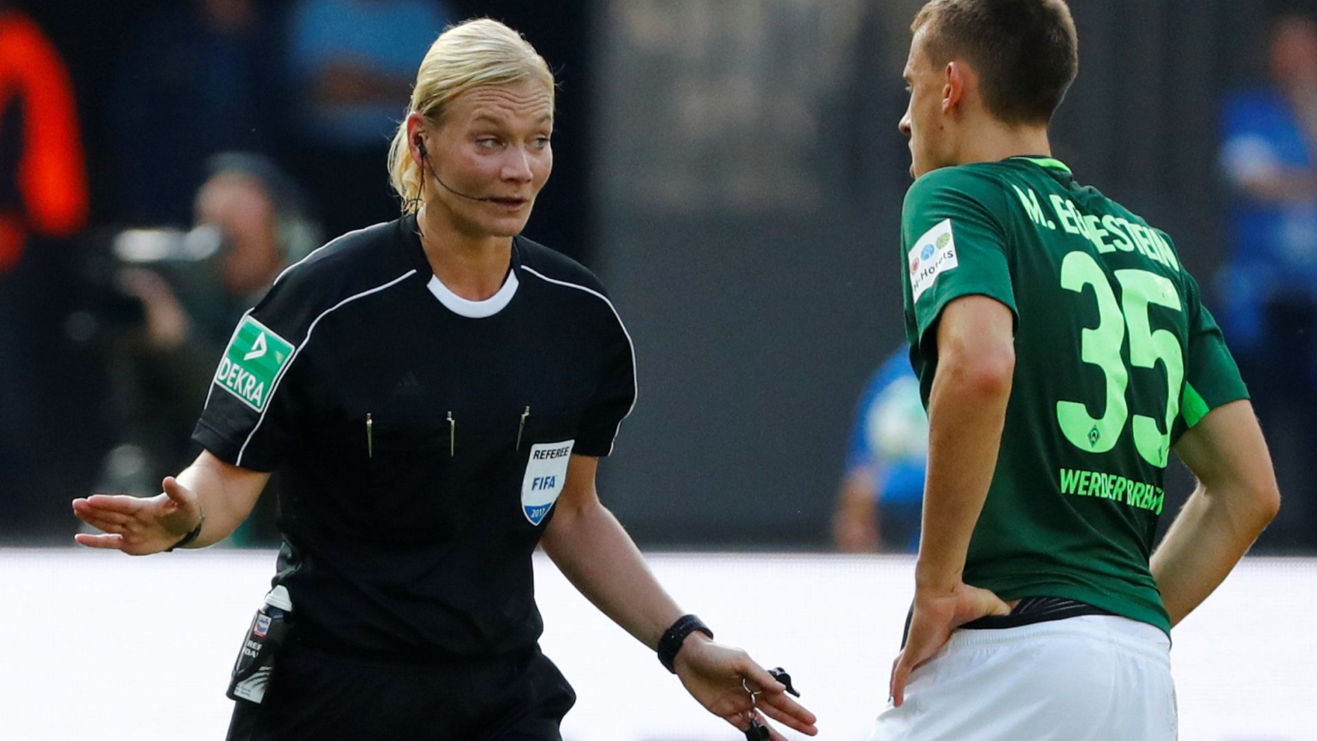 Female referee makes Bundesliga history | Euronews