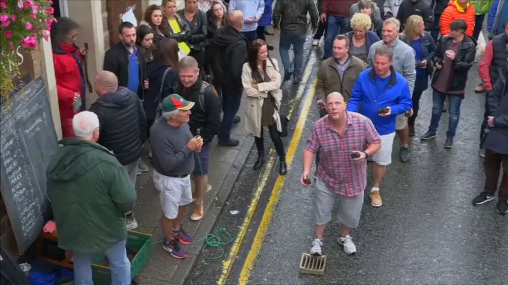 Video. Black Pudding Throwing Championship | Euronews