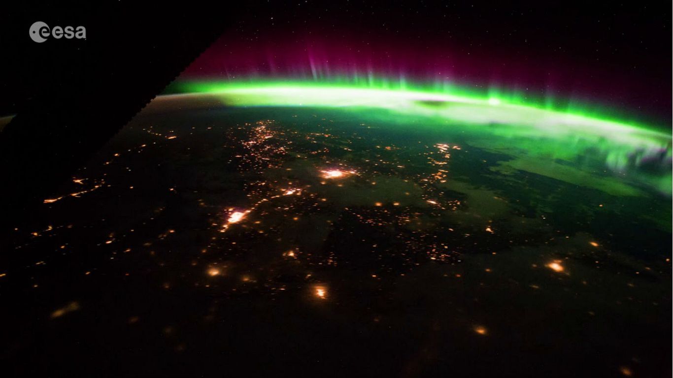 Italian astronaut captures breathtaking footage of aurora from space ...
