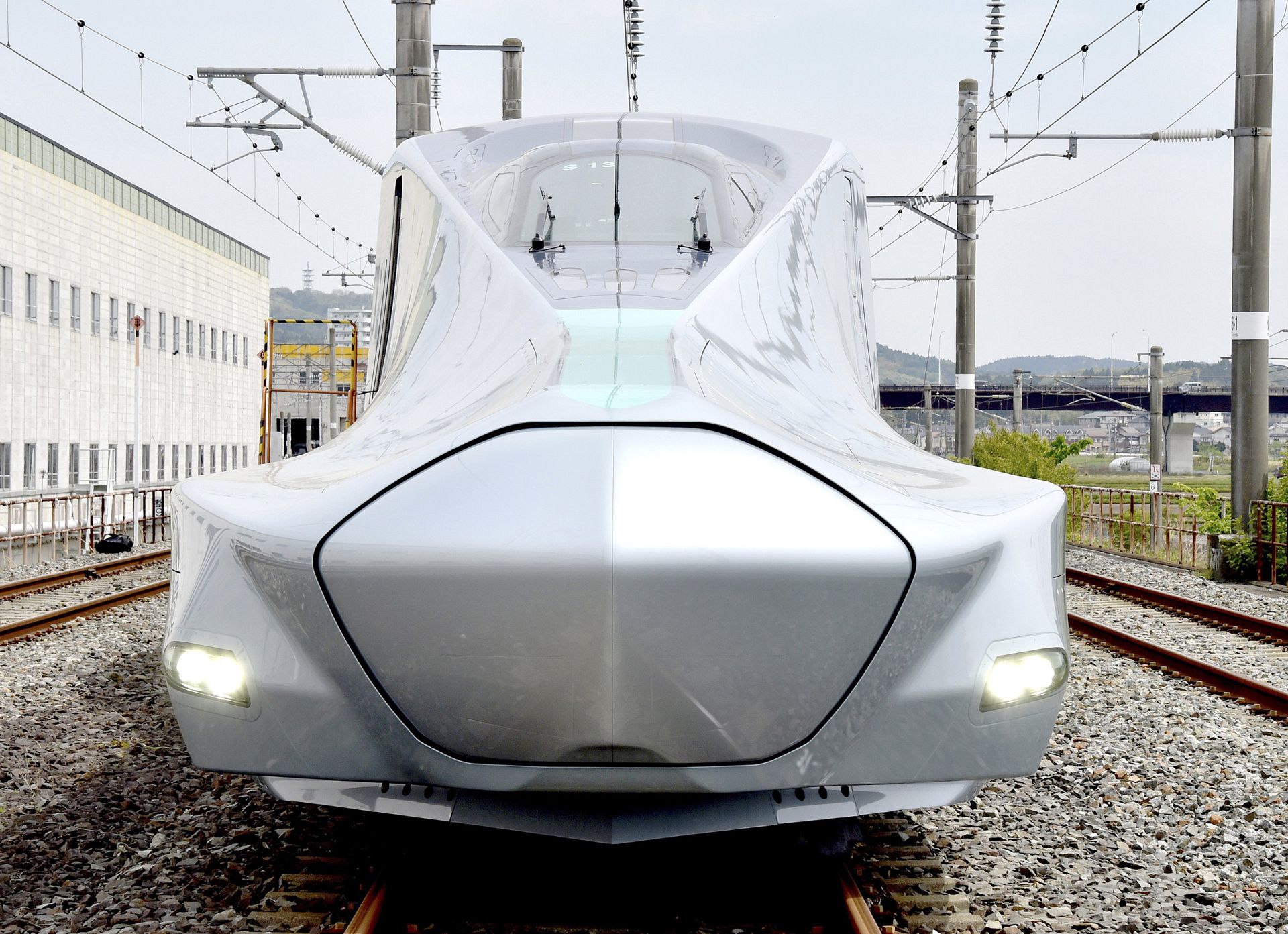 Superfast bullet train that rivals airplane flying times set to debut ...