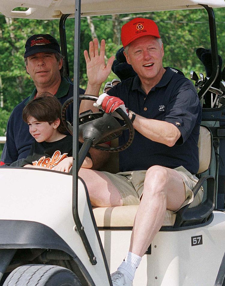 Hillary Clinton's youngest brother, Tony Rodham, dies | Euronews