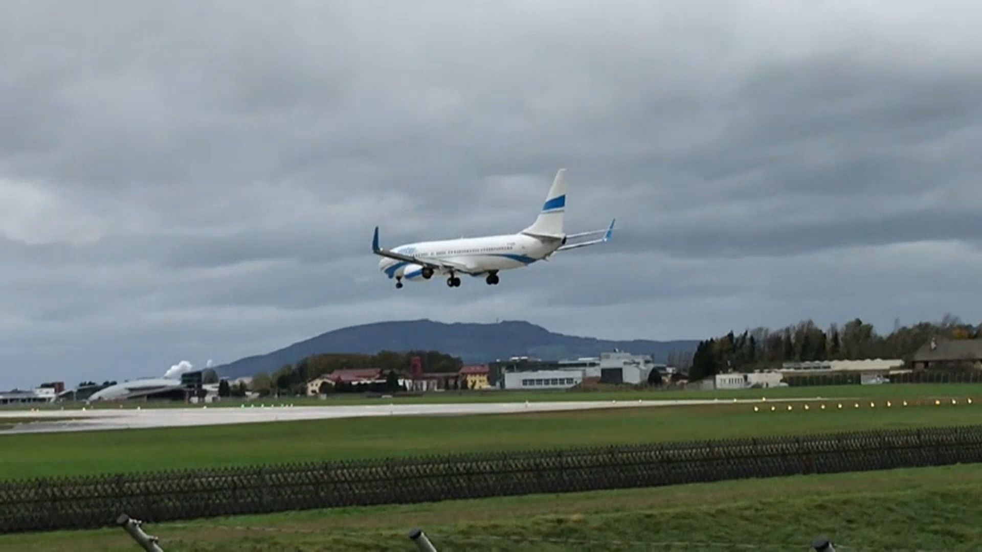 Watch: Plane aborts bumpy landing in Austria storm | Euronews