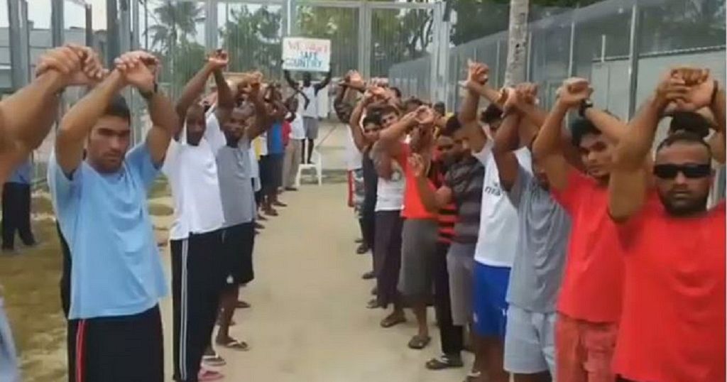Desperate refugees in Papua New Guinea protest detention conditions ...