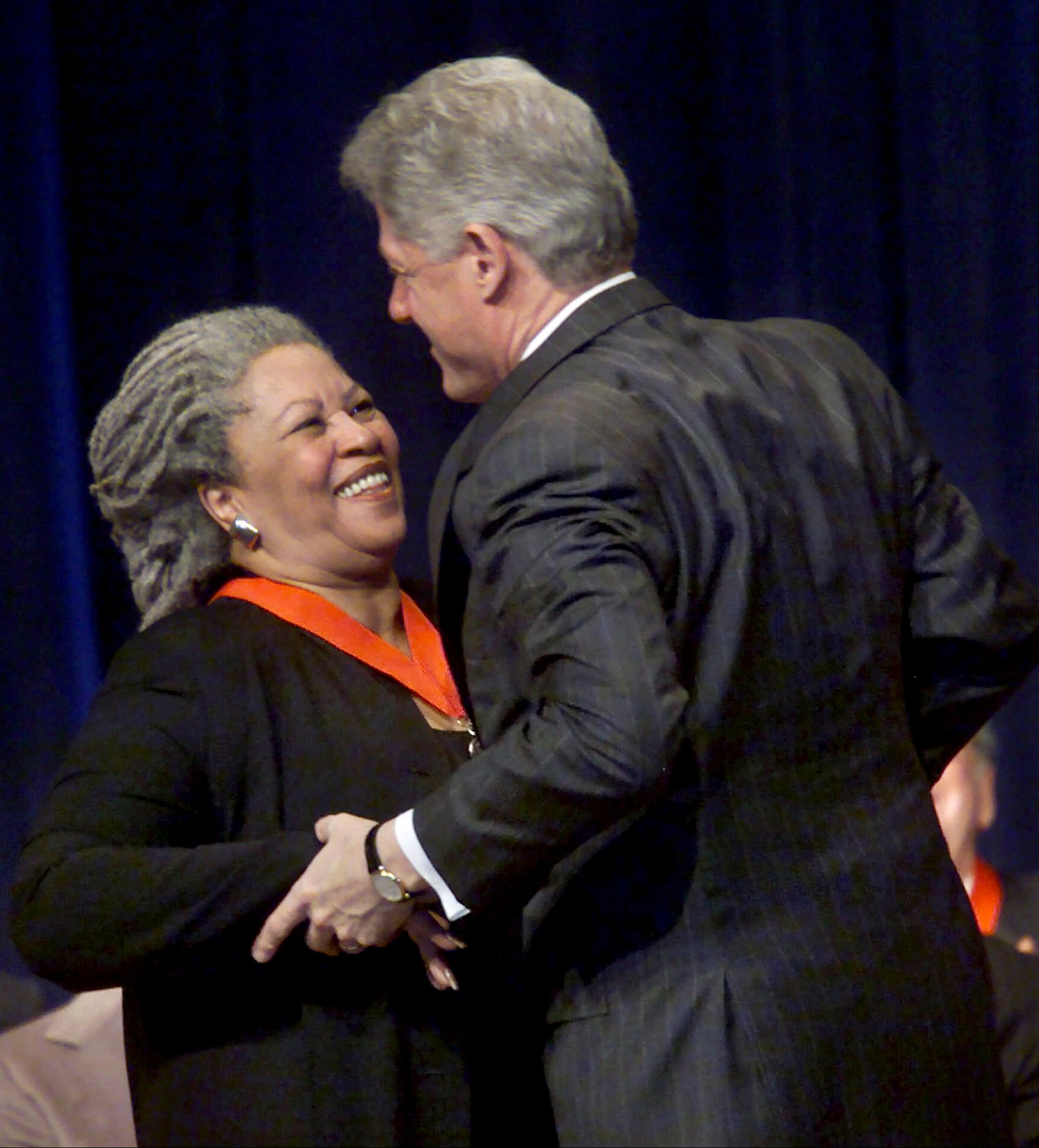 Toni Morrison championed and chastised presidents | Euronews