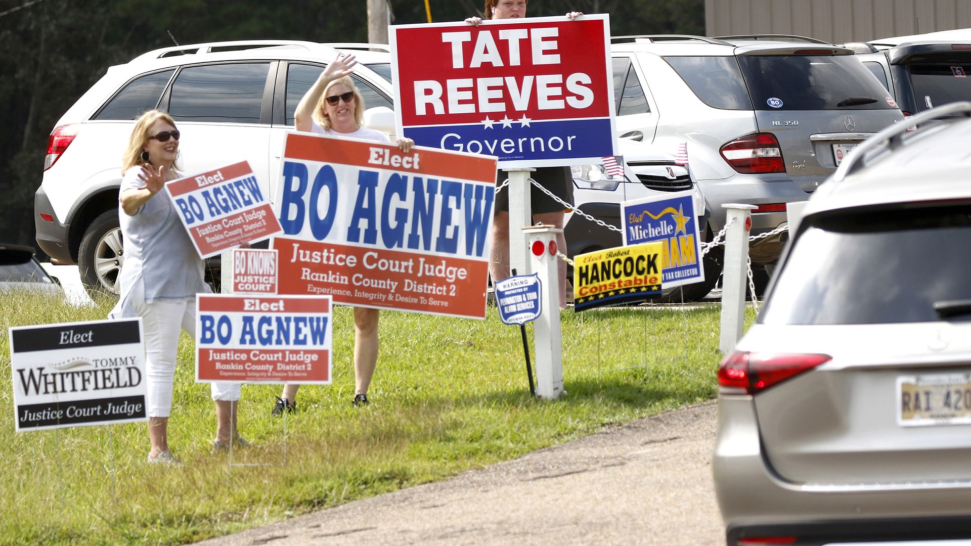Video of voting malfunction casts shadow on Mississippi governor's race ...