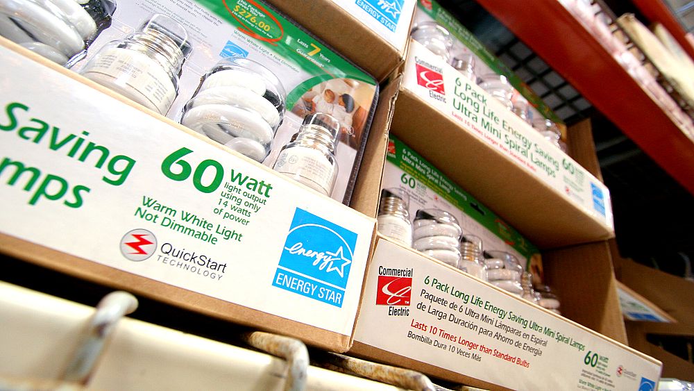 Trump dims lights on Obama-era light bulb energy regulations | Euronews