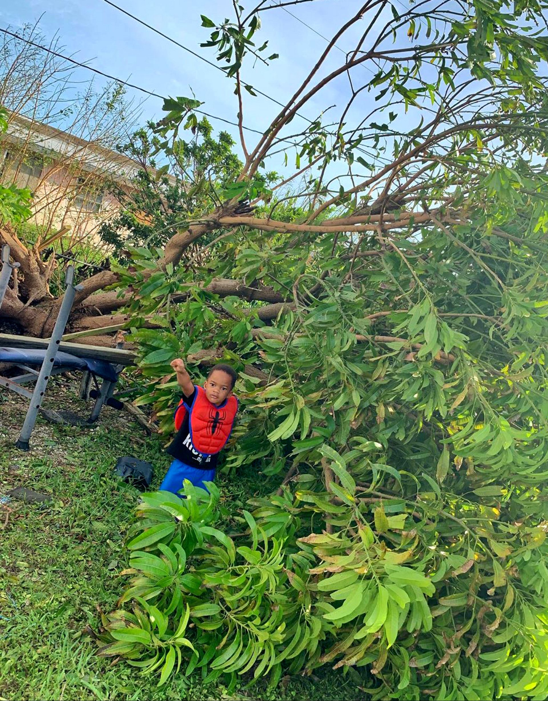 Viral video shows Florida students hugging Hurricane Dorian survivor ...