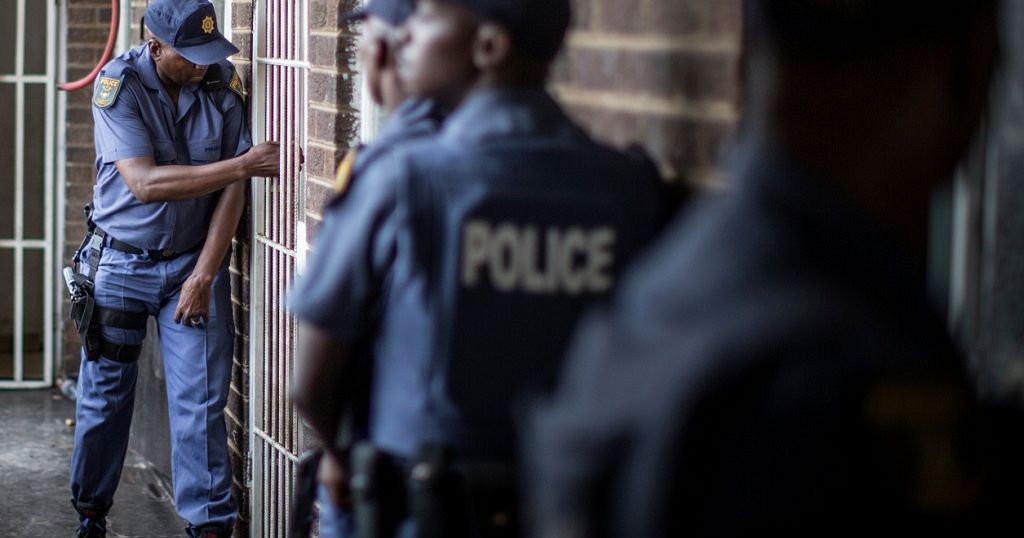 Meurtres de policiers en Afrique du Sud : sept membres d'un gang tués ...