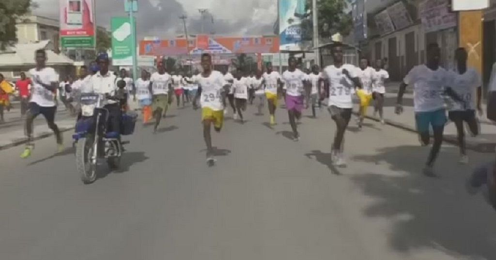 Mogadishu holds mini marathon ,two blasts reported hours after event ...