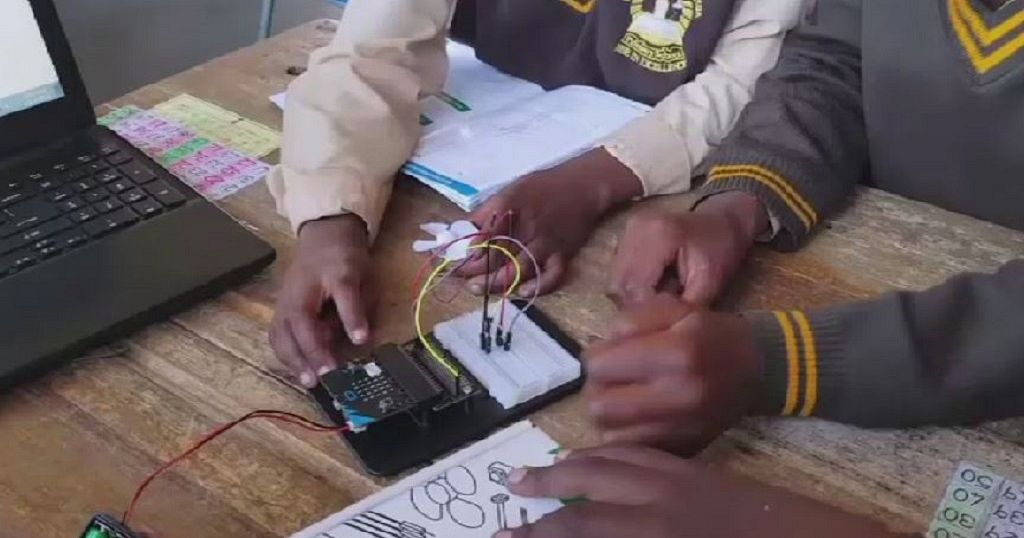 Robotics and coding ignite South African township | Africanews