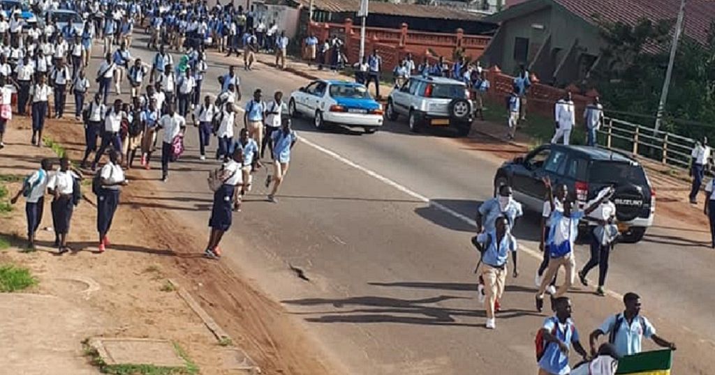 Gabonese students take to streets to demand scholarships | Africanews