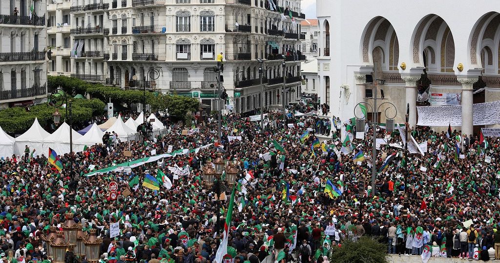 Algeria: protests keep up pressure | Africanews